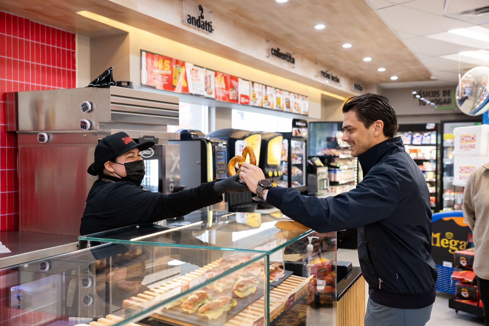 OXXO importa el foodvenience a México - Retailers - Negocios e ...